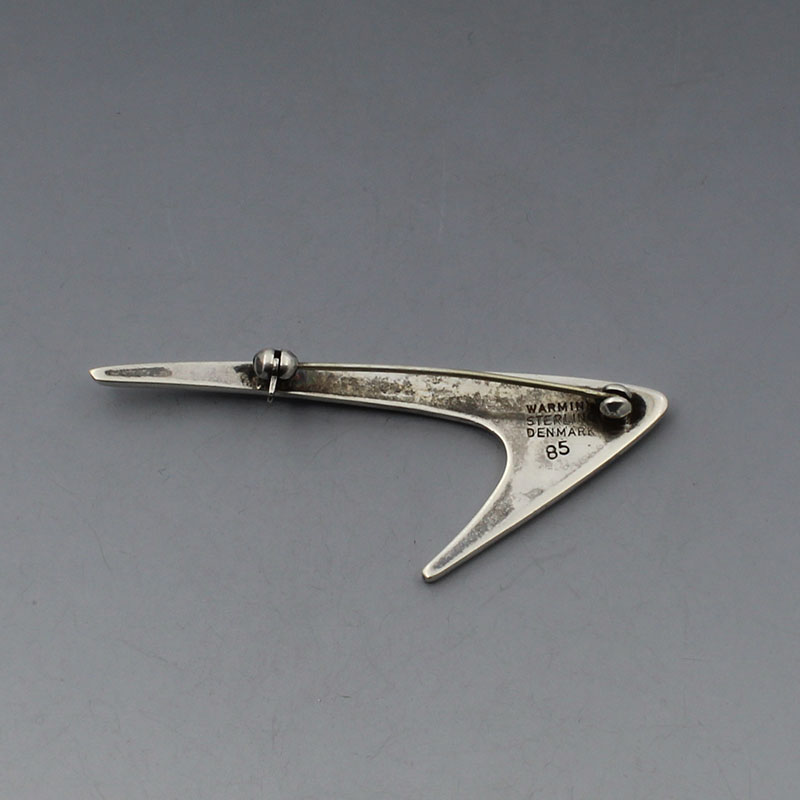 Dating Brooches by Clasp or Fastening